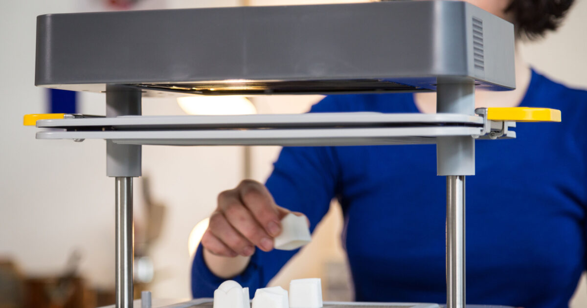 What is vacuum forming? | Mayku